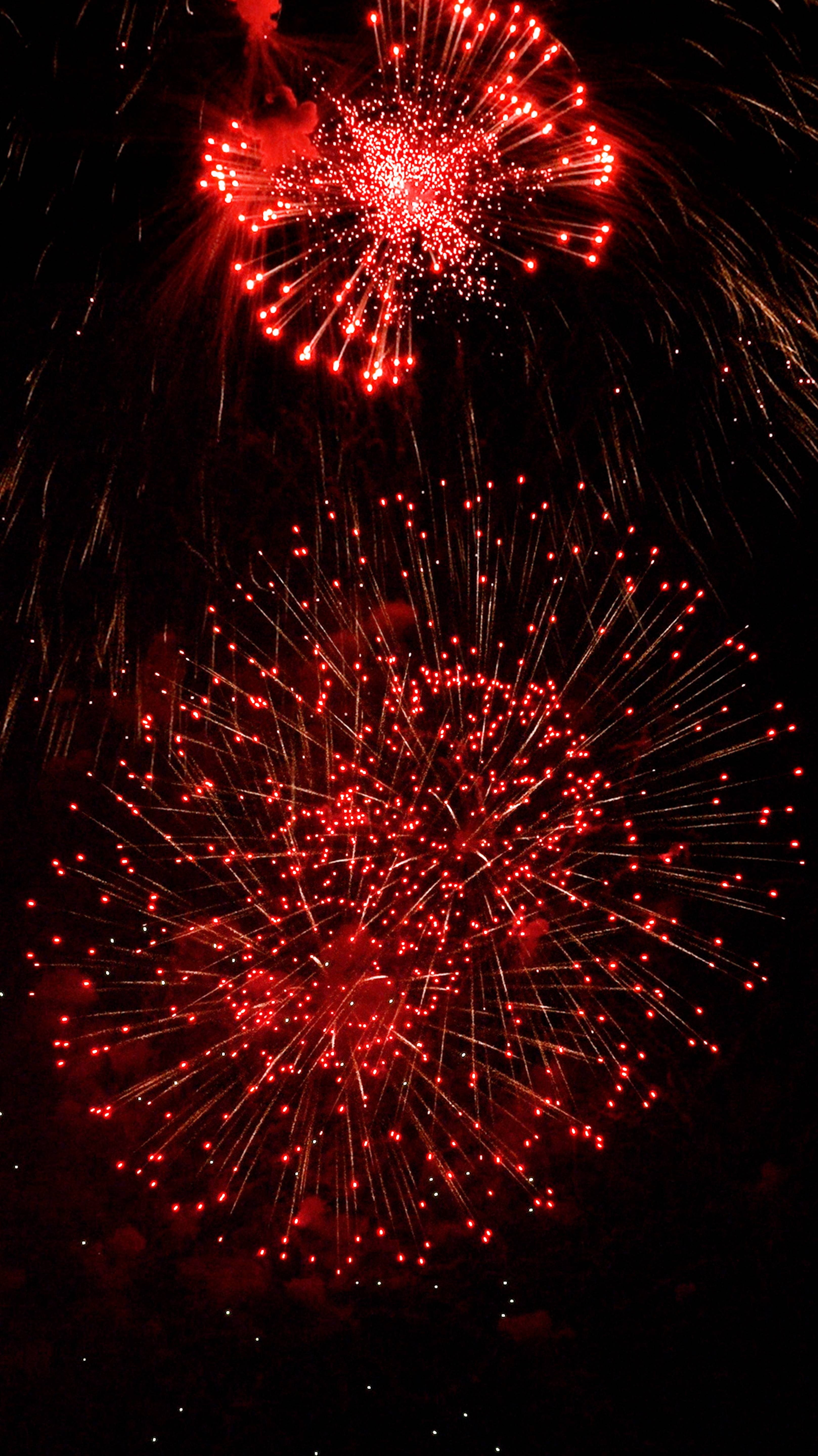 Cалют фейерверк на праздник большой салют