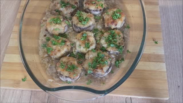 Фаршированные грибы - объедение! Легкий и быстрый рецепт!