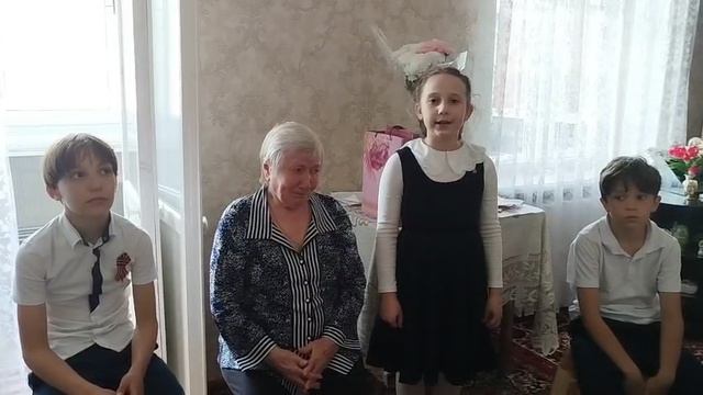 Поздравили ветерана ВОВ, жительницу Ленинского района, Ратникову Е.С., с Днем Великой Победы!