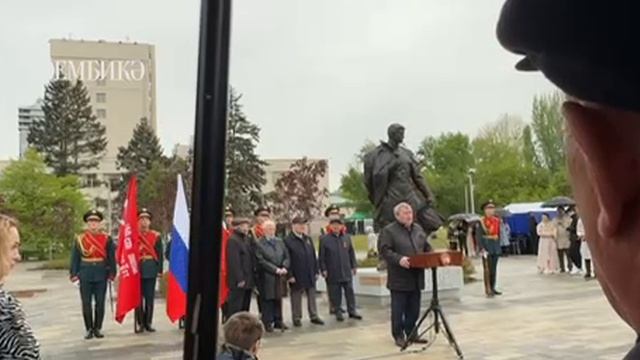 Фронтовик-шагыйрь Фатих Кәримгә һәйкәл ачу тантанасы у