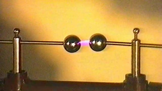 Физика. Опыты. Электричество и магнетизм. Трансформаторы. Катушка Румкорфа