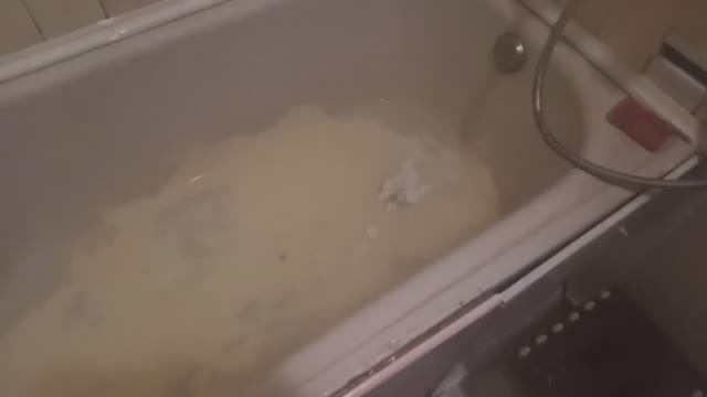 Плохо уходит вода с ванной в канализацию. Ремонт сантехники своими руками.