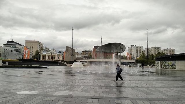 ПАРК У ПАВЕЛЕЦКОГО ВОКЗАЛА В МОСКВЕ