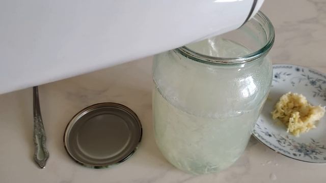 Самое простое и безопасное средство борьбы с капустной мухой и крестоцветной блошкой.