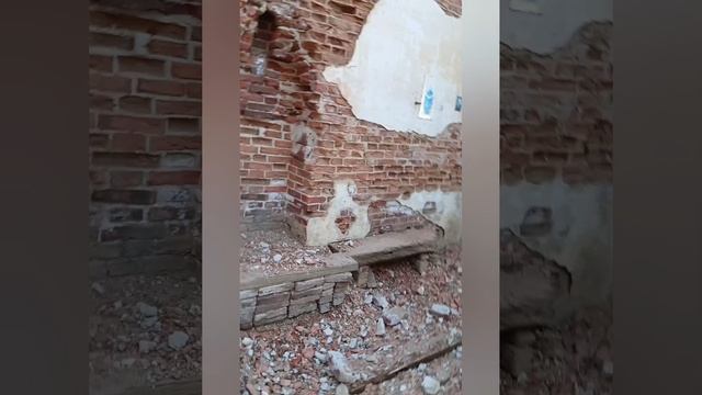 Заброшенная церковь 19 века.