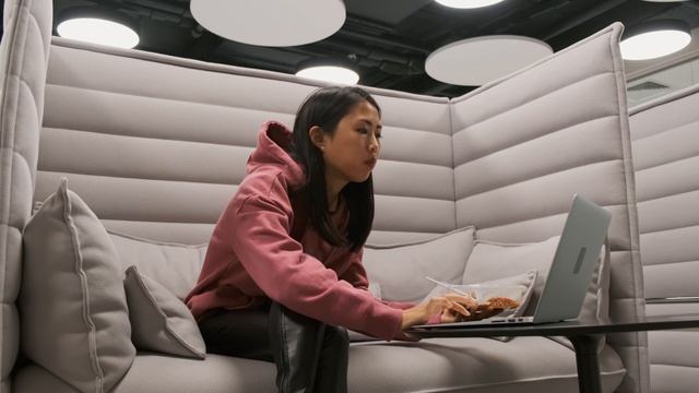 3044677-uhd_3840_2160_24fps