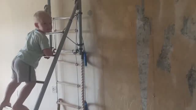 Вы хотите переклеить обои не совершайте таких ошибок, делайте один раз хорошо.