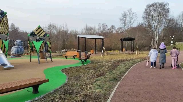 Белоостров. Детская площадка. 30 марта 2025 года