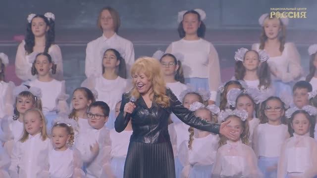 4. «Россия» – Ольга Кормухина, хор «Гордость», эстрадный коллектив «Маги Voxa»