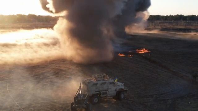 Использование ВСУ системы разминирования M58 MICLIC, на буксире MRAP International MaxxPro