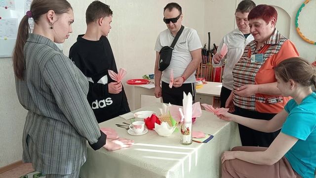 Занятие по социально-бытовой адаптации для молодых инвалидов  «Сервировка стола и этикет за столом»