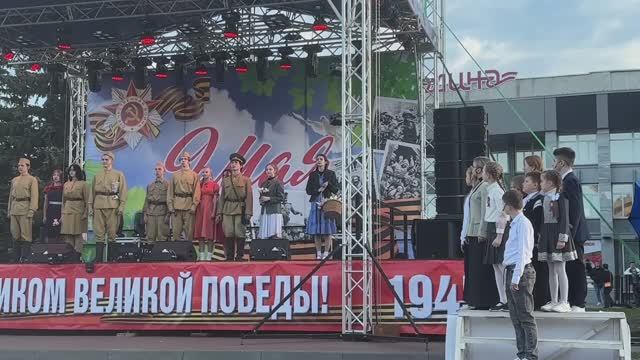 9 мая  , Кузнецк ,  театрализованный концерт, посвящённый 80 летию Великой Победы.