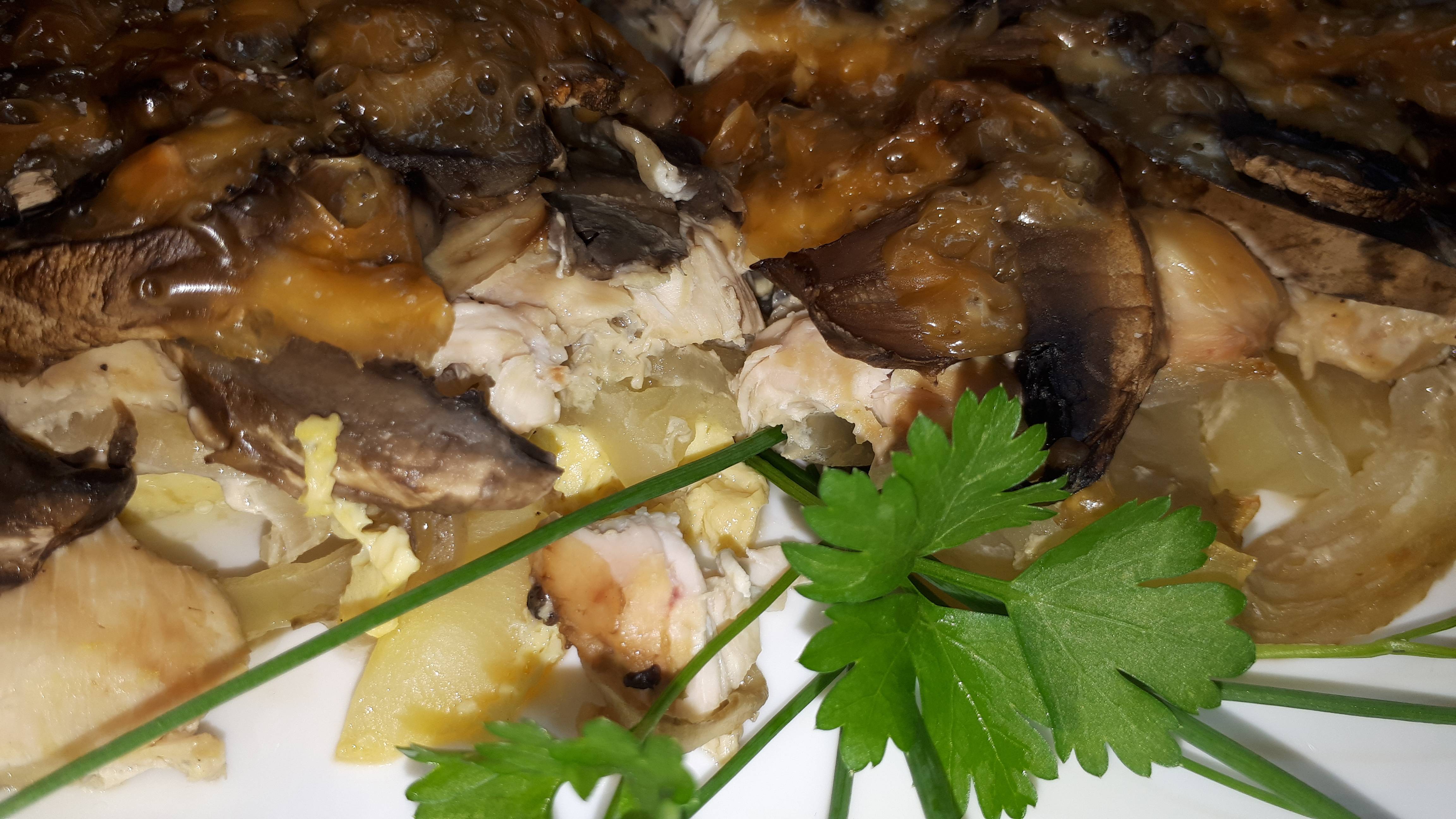 Картофель, запечённый с курицей и грибами в молочном соусе. Вкусная минутка от Натали.