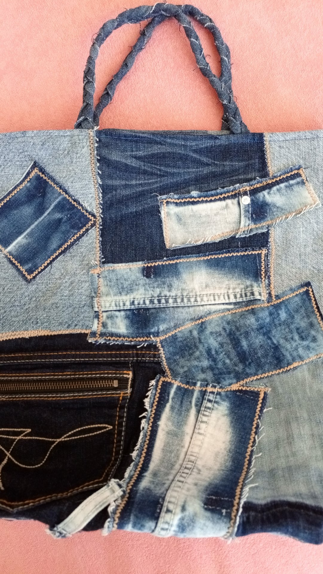 Сумка шоппер из кусочков джинсы.