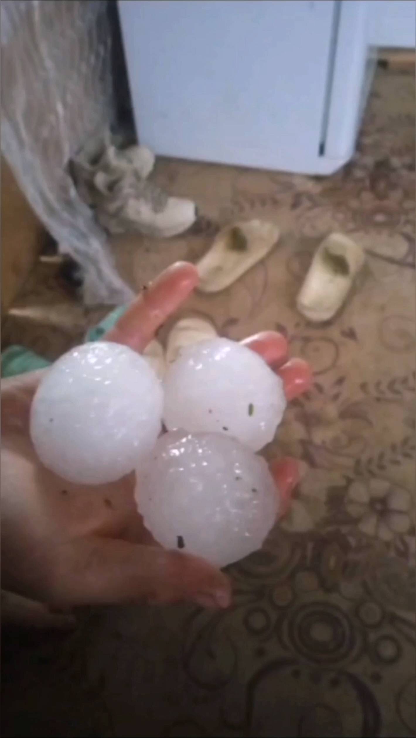 Прошёл страшный град величиной с бильярдные шары в г. Белорецк  Башкирия.