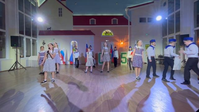 У солдата выходной... Поздравления на день защитника отечества! студия MOZART.