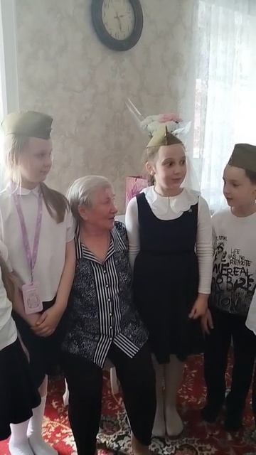 Поздравили ветерана ВОВ, жительницу Ленинского района, Ратникову Е.С., с Днем Великой Победы!