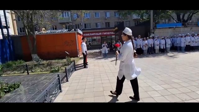 В калмыцком медицинском колледже им Т.Хахлыновой прошла торжественная линейка