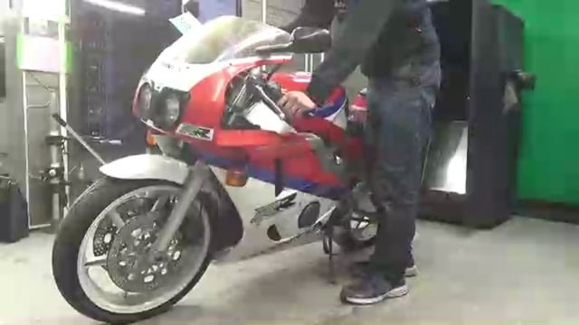 Мотоцикл спортбайк Honda CBR400RR Gen.2 рама NC29 спортивный гв 1990 пробег 50 т.км белый красный