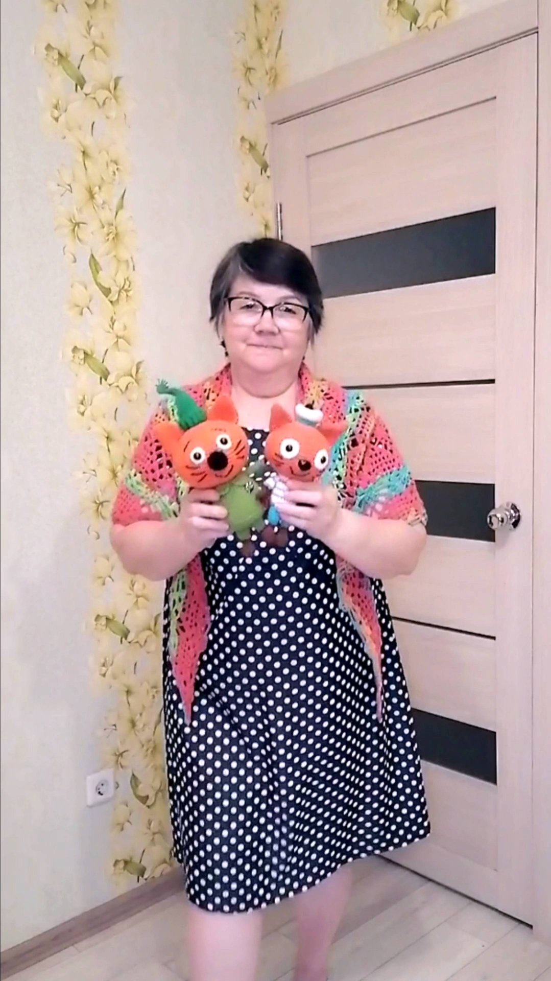 Только с крючка - шаль летняя из полухлопка и Компот с Коржиком из"Три кота". Могу повторить.