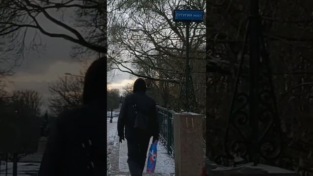 Таблички с названием мостов в Петербурге - тоже достопримечательность