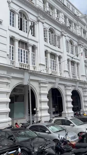 Белое здание - Grand Oriental Hotel. Шри-Ланка