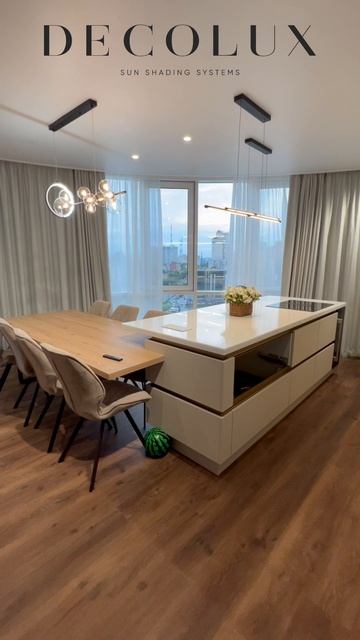 Легкое управление классическими шторами на панорамных окнах