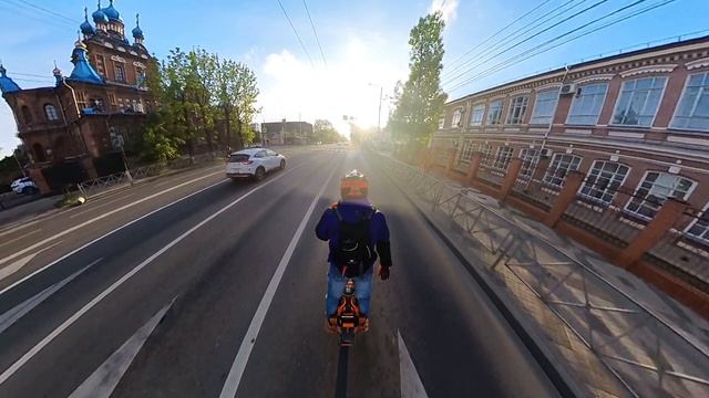 С кайфом с работы по городу.