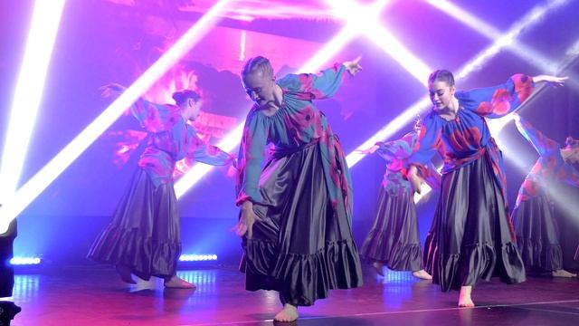 Фестиваль ORNAMENT территория движения.  Концерт-холл КИНО. Хореографический ансамбль "КРОКУС"