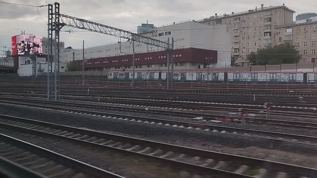Виды разной Москвы из окна поезда релакс