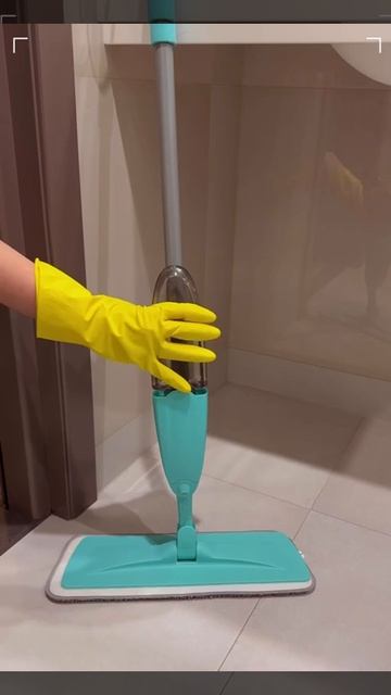 Швабра NataM из микрофибры с распылителем 640мл, насадка 41х15см h ручки 127см