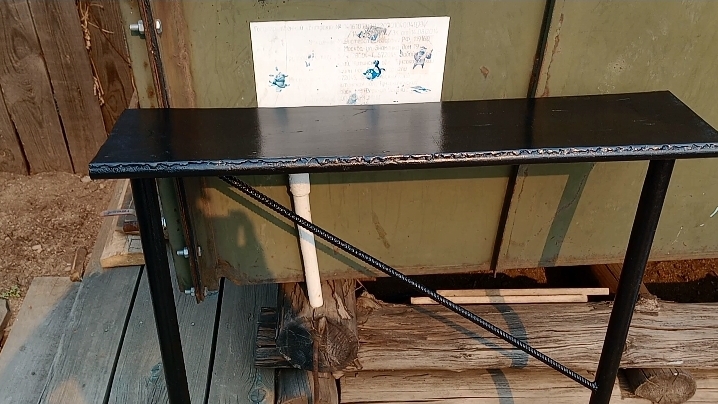 Лавочка из металла.