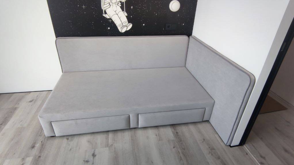 Угловая детская кровать с панорамным изголовьем - Бруни