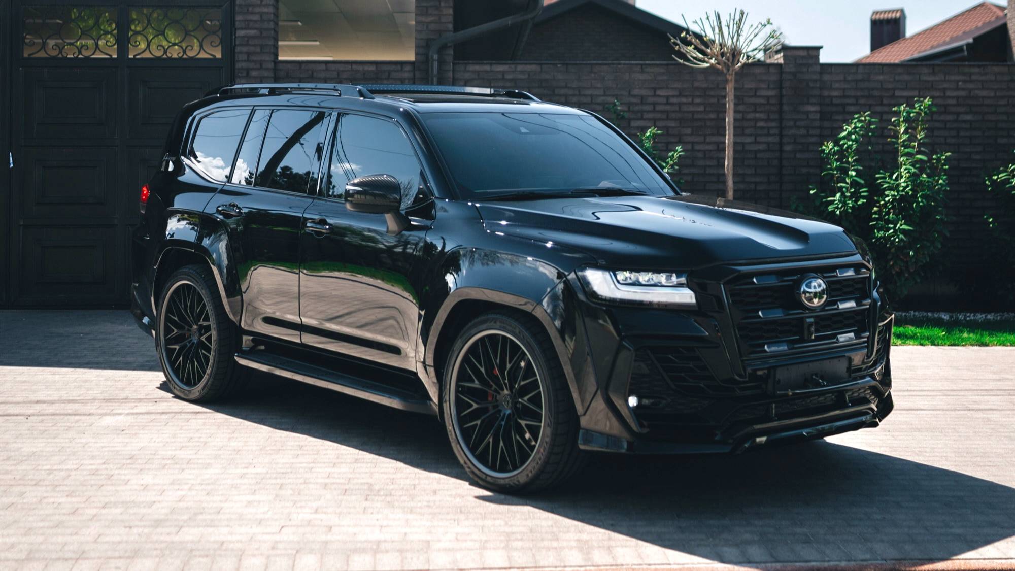 Обвес для TOYOTA LAND CRUISER 300 от RENEGADE DESIGN