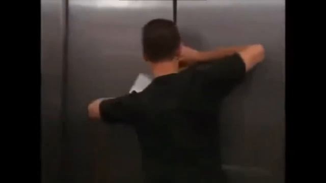 прикол с мертвецом в лифте(с гробом)