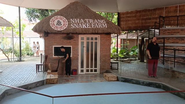 шоу змей  , Начанг