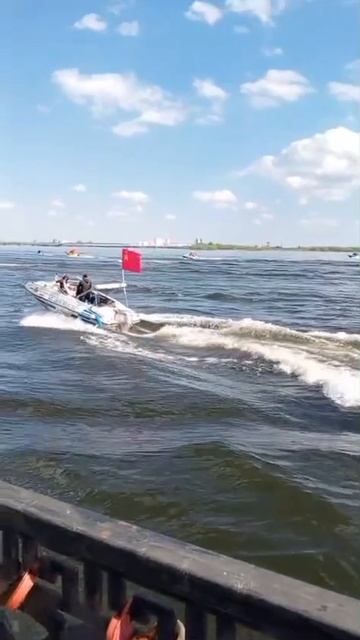 Аквапробег по Волге в Саратове на День Победы