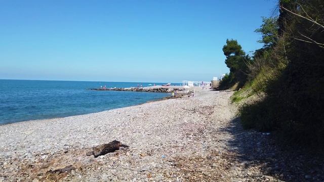 Сочи. Пляж у платформы Вардане.