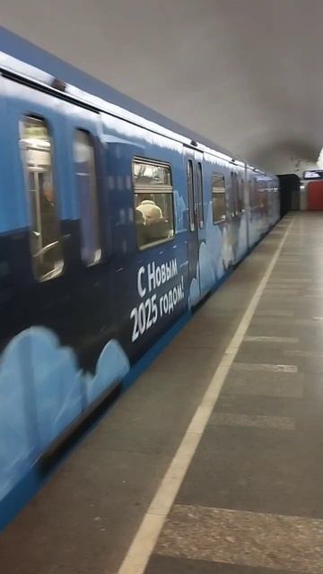 Отправление новогоднего поезда Ока № 37079-37080 со станции "Сухаревская" (🎥: Абыб Шешнягоу)