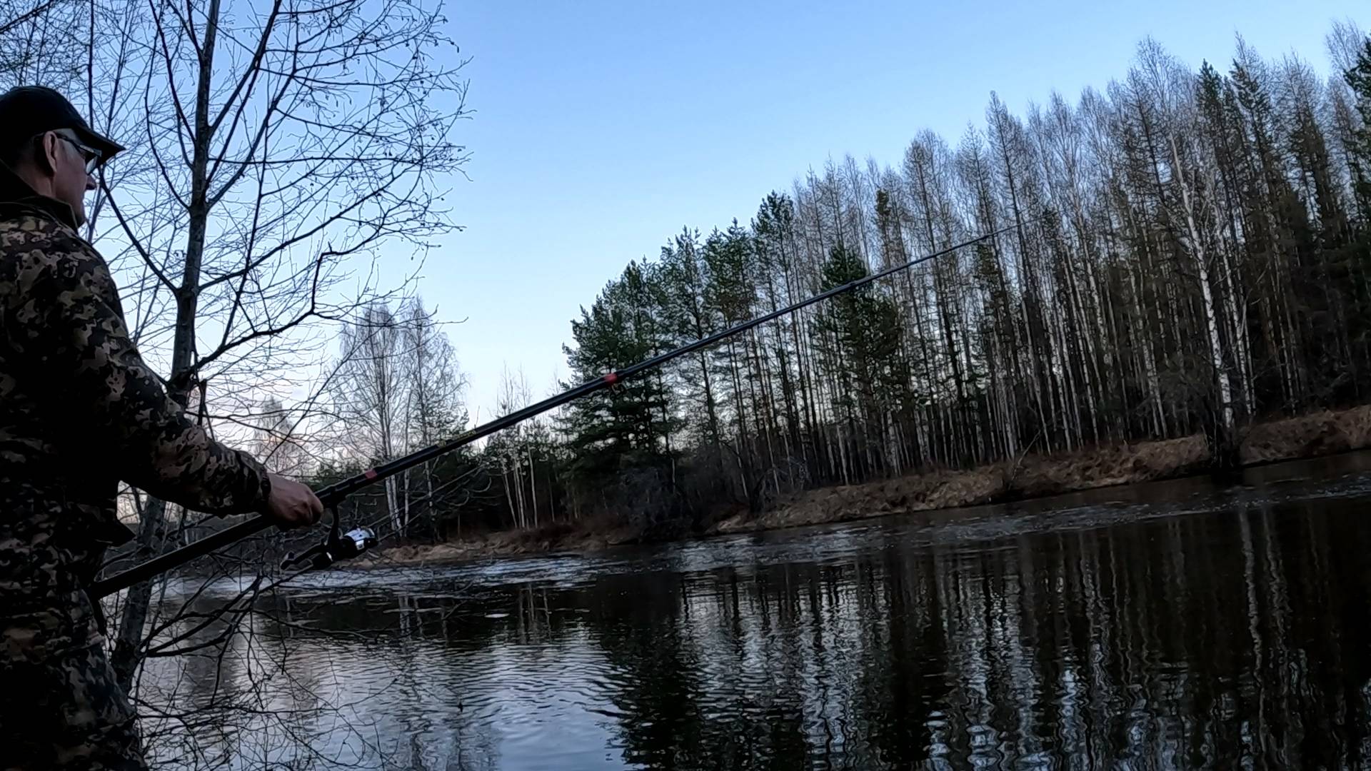 РЫБАЛКА НА ПОПЛАВОК В МАЕ НА РЕЧКЕ.