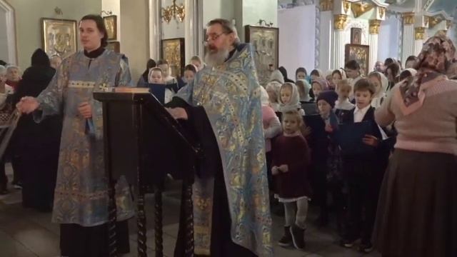 Молебен с акафистом в честь чудотворной иконы Божией Матери «Знамение» Курская-Коренная