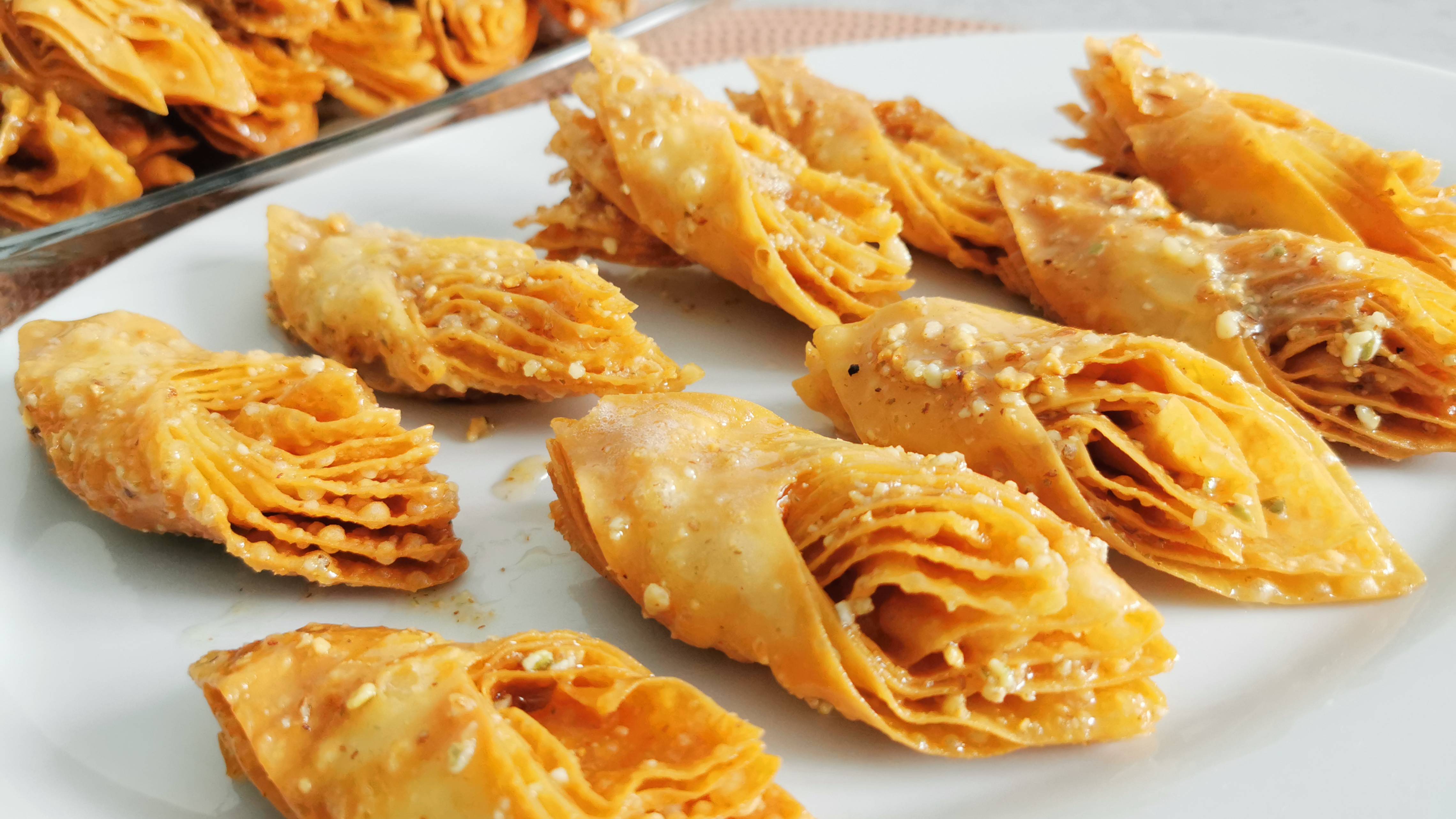 Пахлава "Крымская". Хрустящая, нежная, очень вкусная в медовом сиропе с орехами.