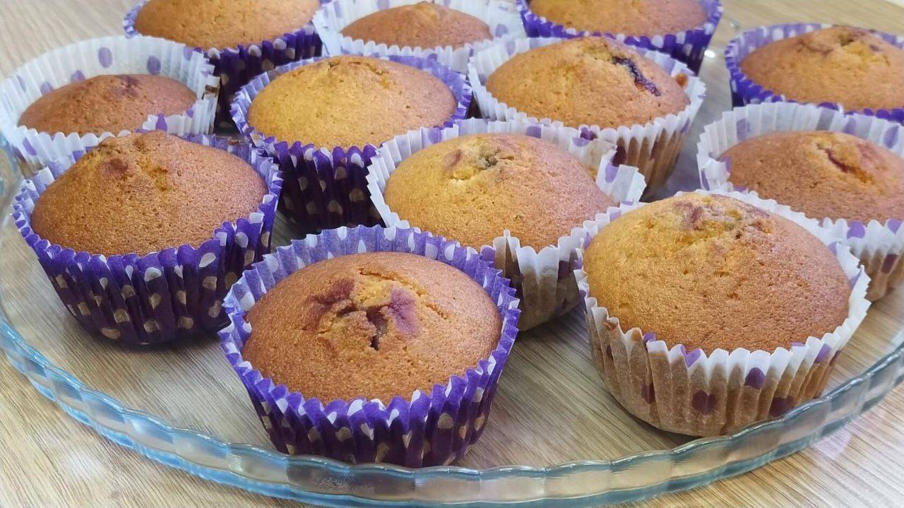 Маффины с вишней. Самый любимый рецепт. Кексы на молоке.