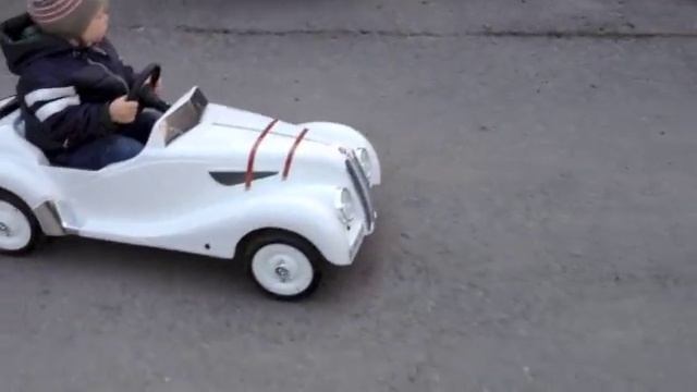 Илюша-гонщик!