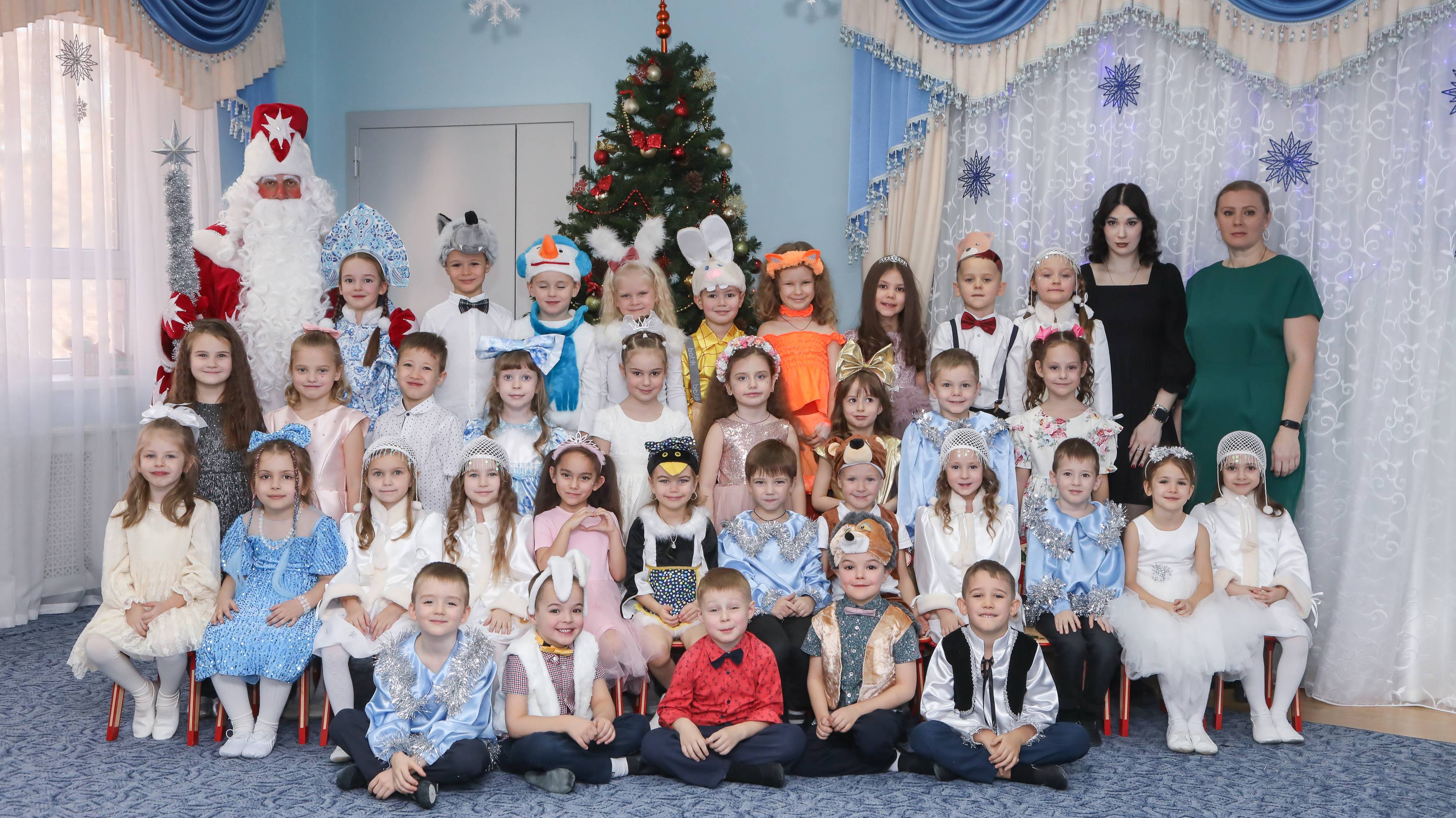 Лисичка Эвелина на новогоднем утреннике в детском саду