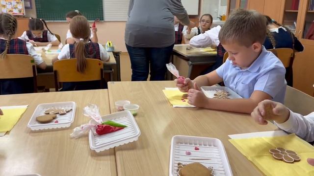 День Мам! 3 класс ЧОУ СОШ КРИСТАЛЛ г. Сызрань.