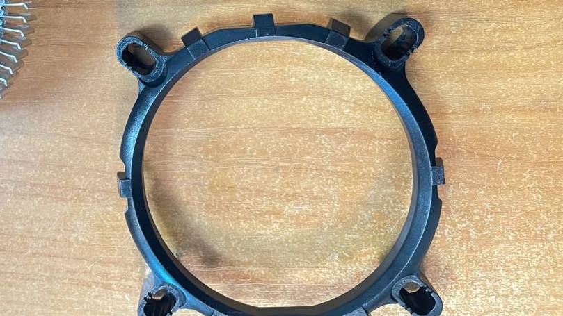 Сборка, установка и крепление подставки радиатора на материнскую плату