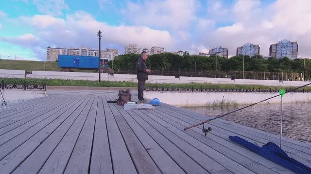 КЛЕВ КАРАСЯ В ИЮНЕ. СПУСТИЛСЯ НА МЕСТНЫЙ ВОДОЕМ. КАРАСЬ В КАМЫШЕ