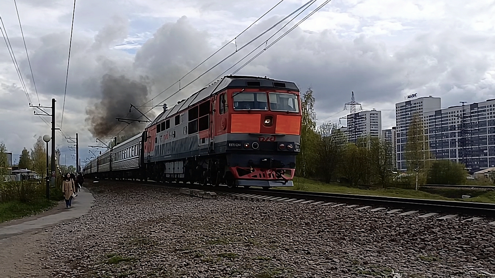 ТЭП70 0244 с поездом №350, Санкт-Петербург Костомукша, отправляется от ст. Девяткино
