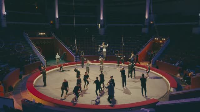 Приключения в цирке - Эпизод 1